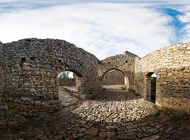 Les ruines du Chateau Gicon Chusclan, France